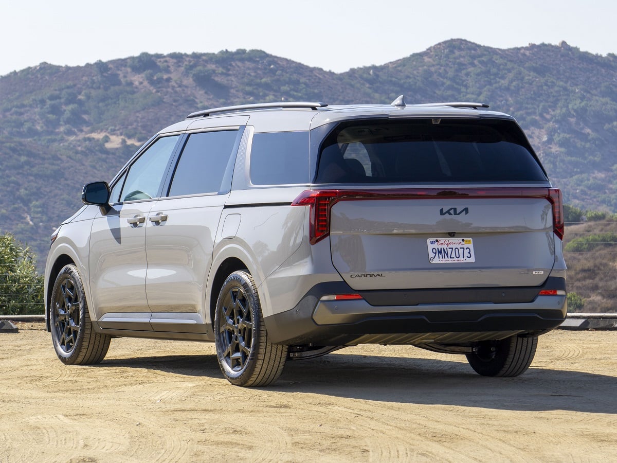 2025 Kia Carnival Hybrid Review Update