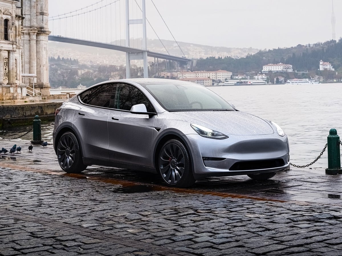 2024 Tesla Model Y vs. 2024 Hyundai Ioniq 5 Comparison